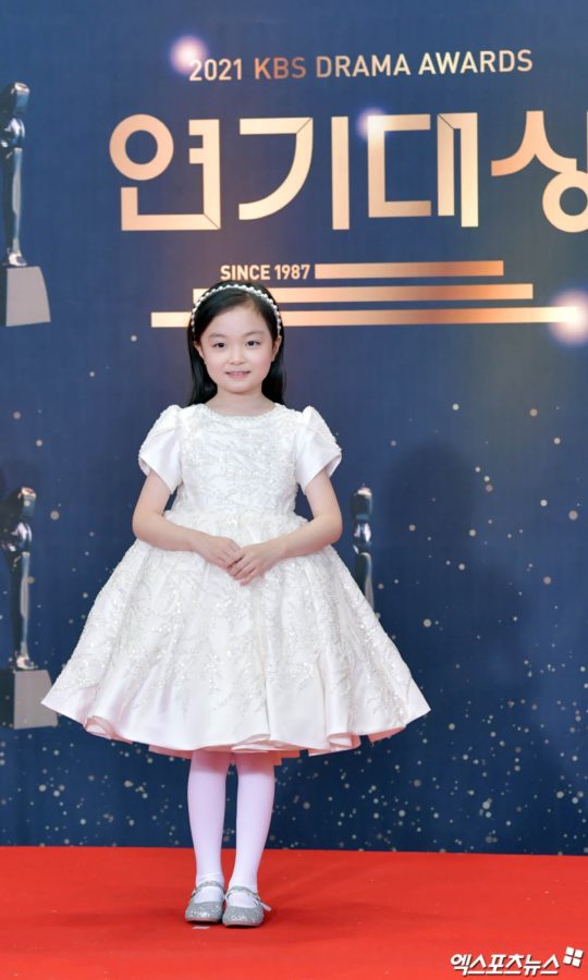 Stars Walk The Red Carpet For The 2021 KBS Drama Awards | Soompi