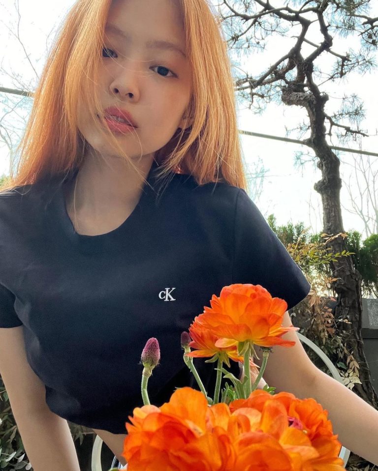BLACKPINK’s Jennie Surprises Fans With Bold New Hair Color | Soompi