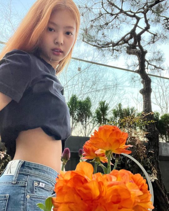 BLACKPINK’s Jennie Surprises Fans With Bold New Hair Color | Soompi