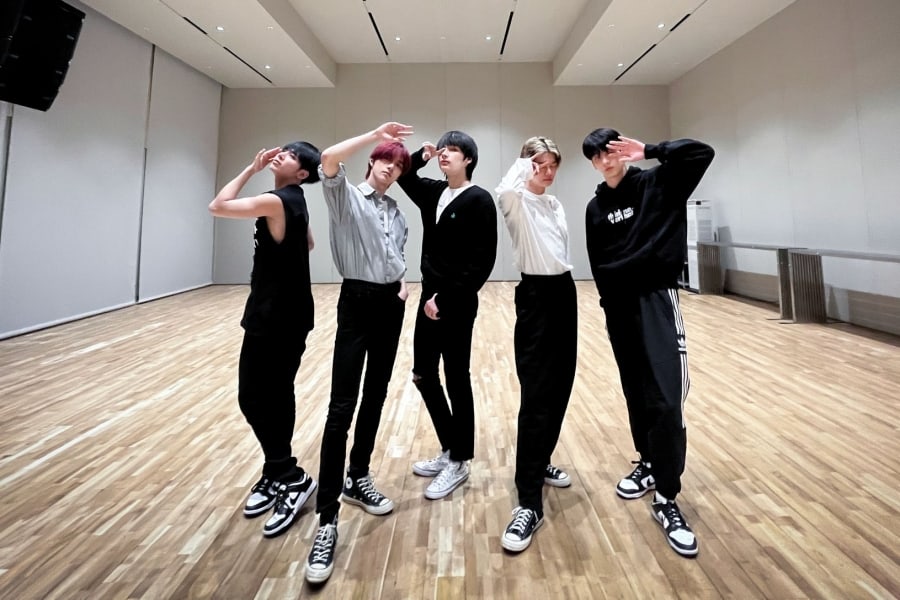 Watch: TXT Wows In Captivating Dance Practice Video For "Opening ...