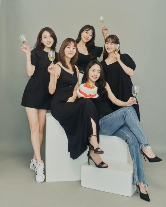 KARA Reunites For 15th Anniversary + Shows Love For Goo Hara | Soompi