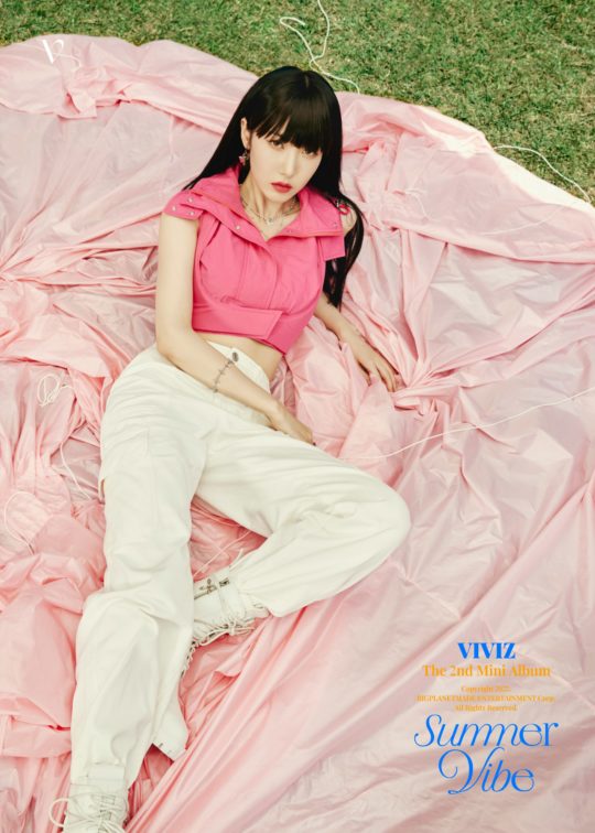 Watch: VIVIZ Charms In Summery MV For “LOVEADE” Comeback | Soompi