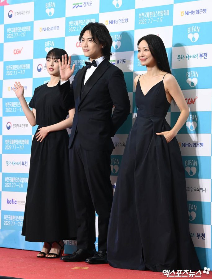Stars Take The 2022 BIFAN Red Carpet For Film Festival’s 1st Offline Event In 3 Years | Soompi