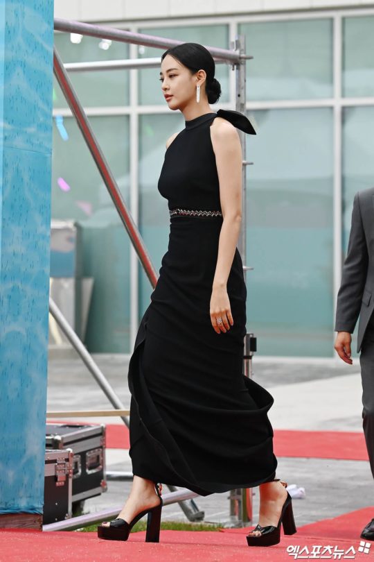 Stars Take The 2022 BIFAN Red Carpet For Film Festival’s 1st Offline Event In 3 Years | Soompi