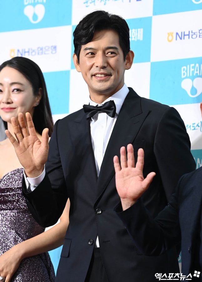 Stars Take The 2022 BIFAN Red Carpet For Film Festival’s 1st Offline Event In 3 Years | Soompi