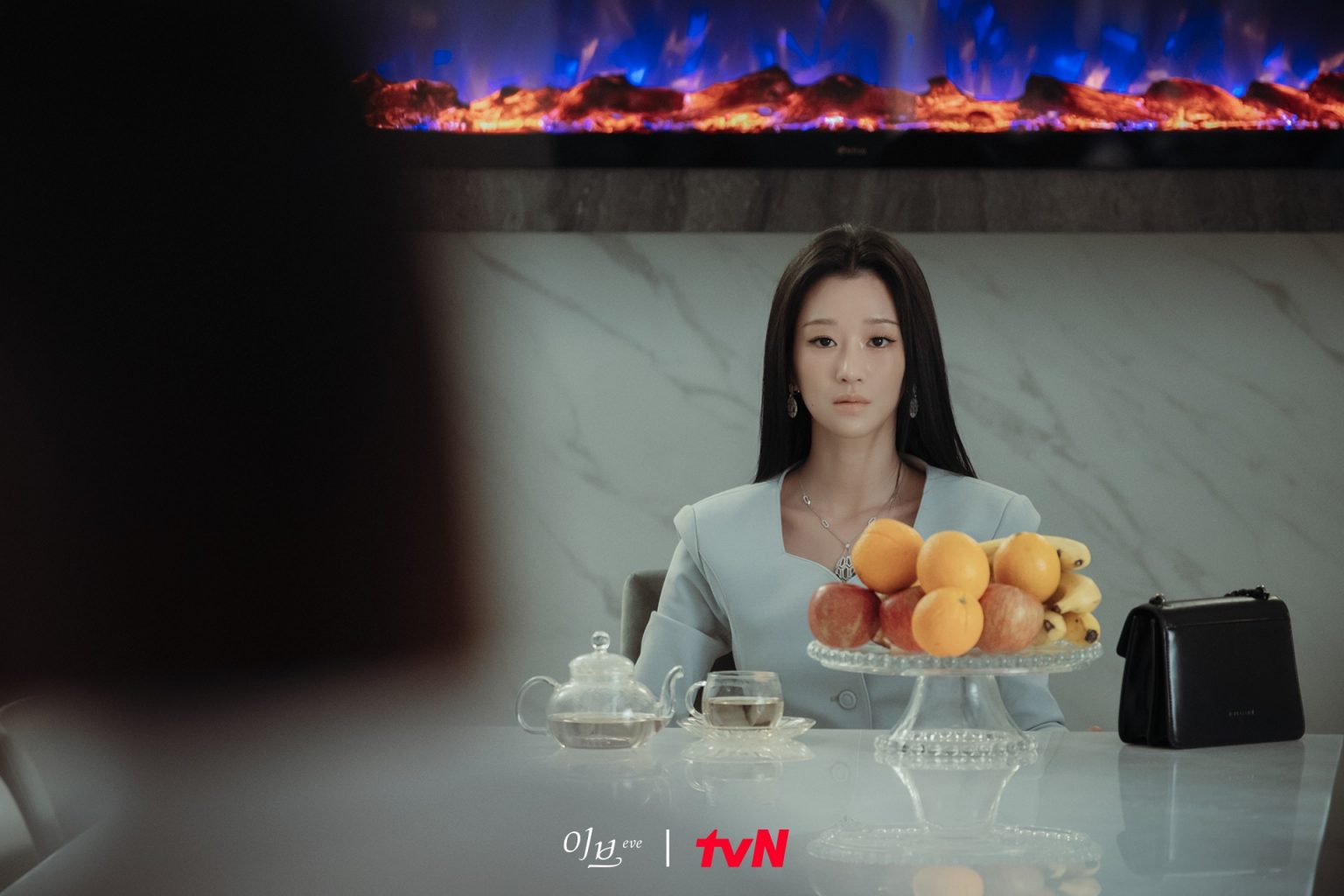 Seo Ye Ji's Icy Expression Makes Yoo Sun Freeze With Fear In "Eve" | Soompi