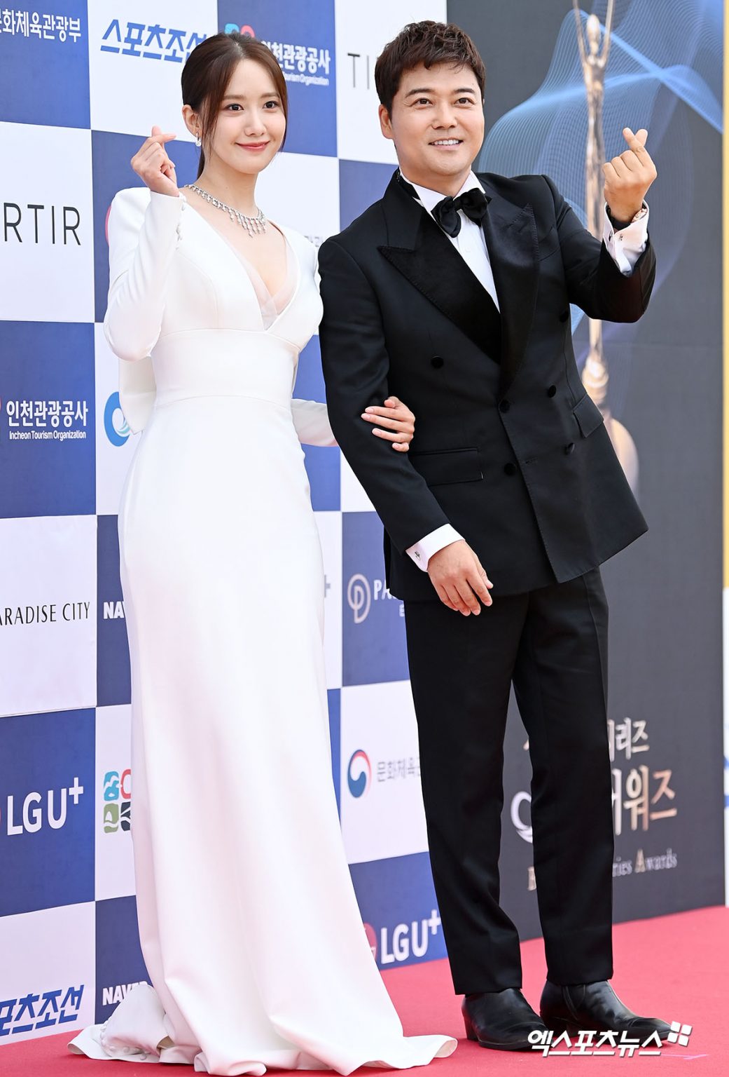 Stars Light Up The Red Carpet At 1st Blue Dragon Series Awards | Soompi
