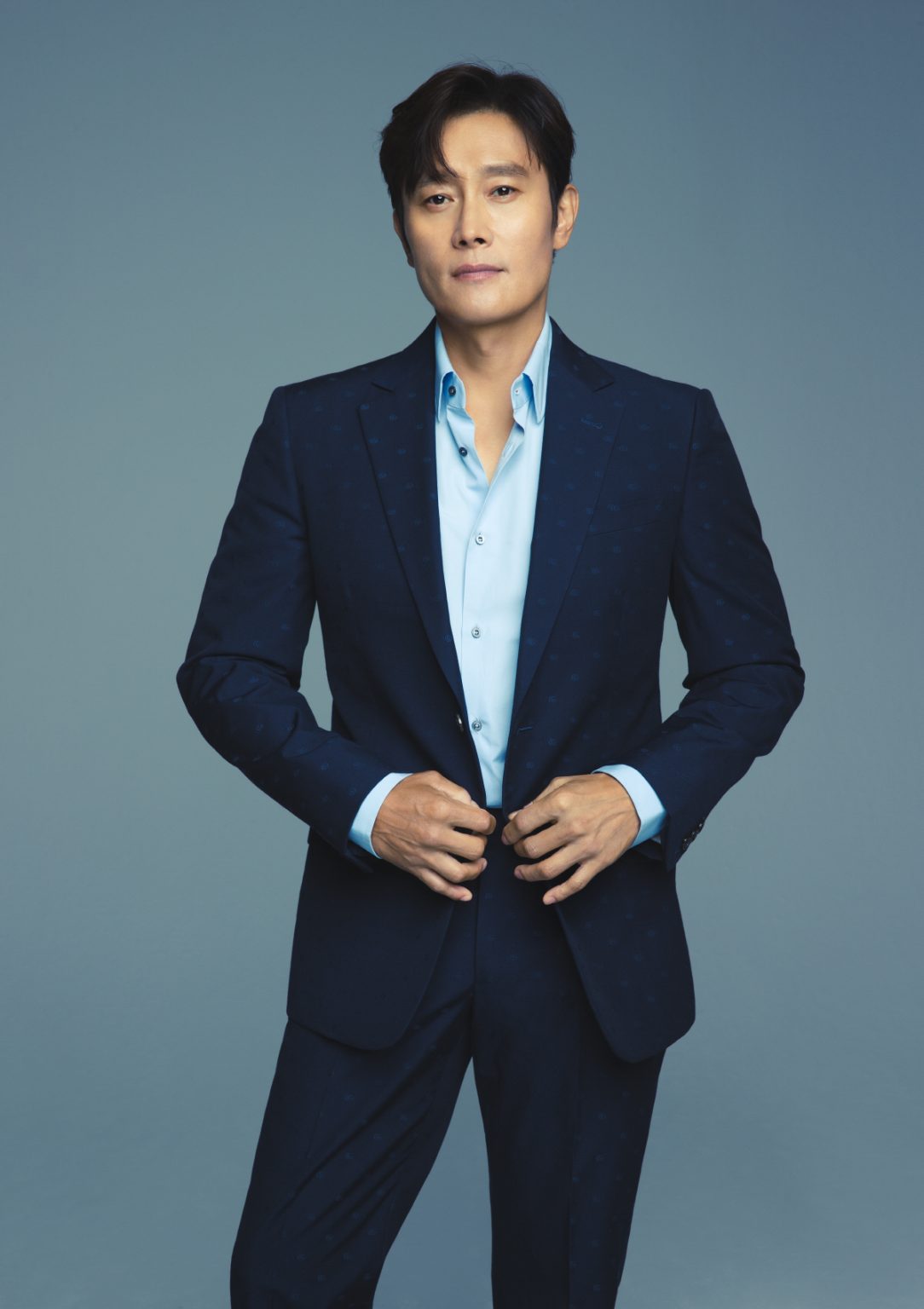 Lee Byung Hun Talks About "Emergency Declaration," Applying Real-Life ...