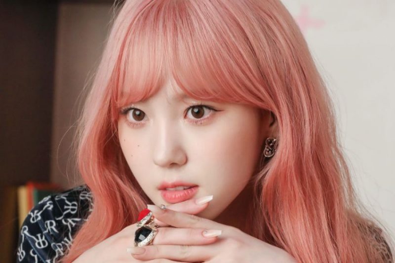 10 Female K-Pop Idols Who Look Impossibly Good in Pink Hair | Soompi