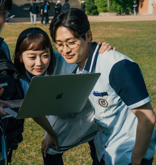 Lee Seung Gi, Lee Se Young, Kim Seul Gi, And Oh Dong Min Are Hard At ...