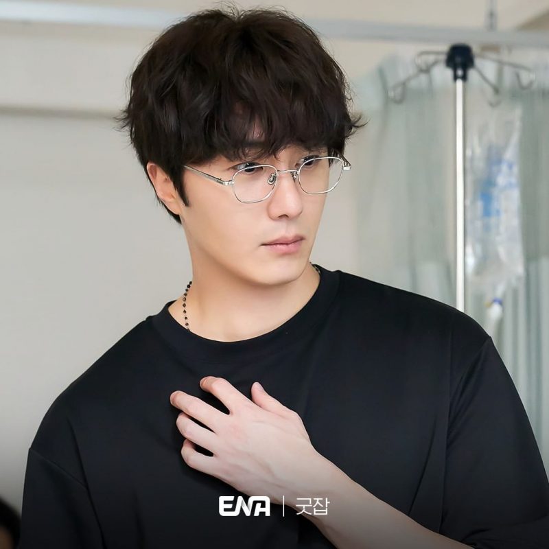 Jung Il Woo And Girls’ Generation’s Yuri Pretend To Be Devoted ...
