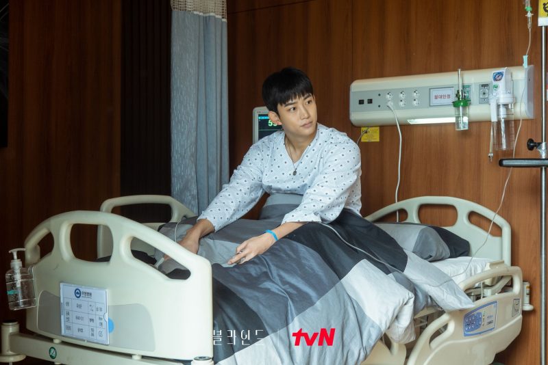 2PM’s Taecyeon Is Visited In The Hospital By Apink’s Jung Eun Ji And Ha Seok Jin In “Blind” | Soompi