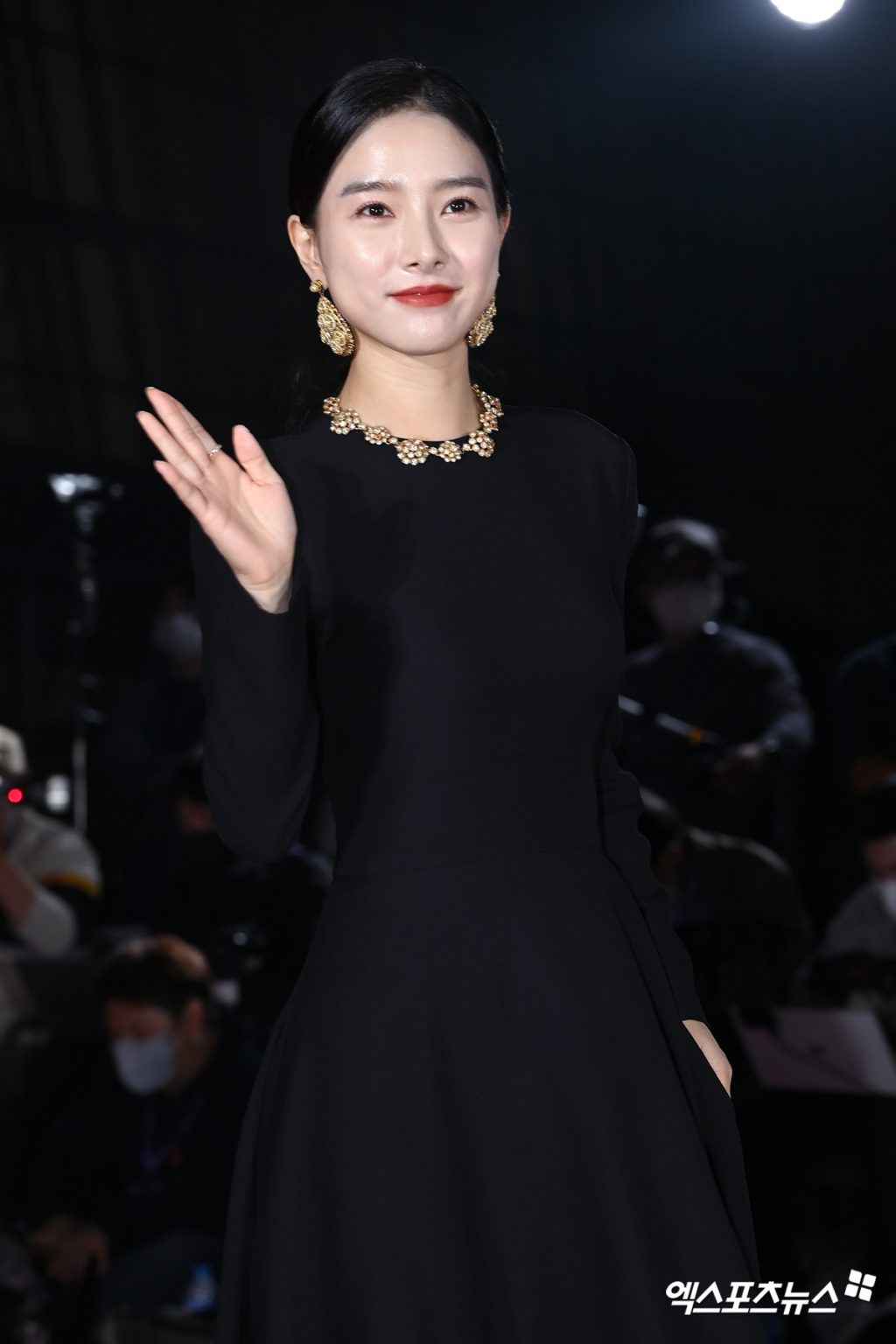 Stars Light Up The Red Carpet Of The 2022 APAN Star Awards | Soompi