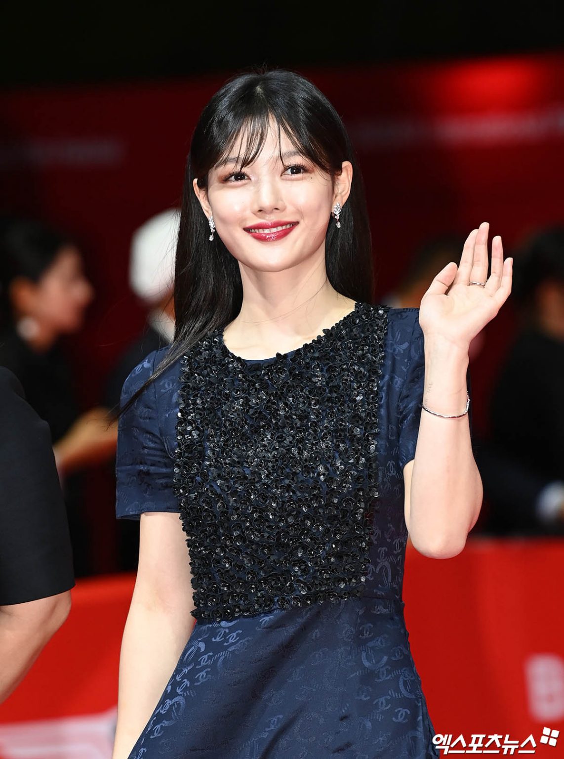 Stars Light Up The Red Carpet At 2022 Busan International Film Festival ...