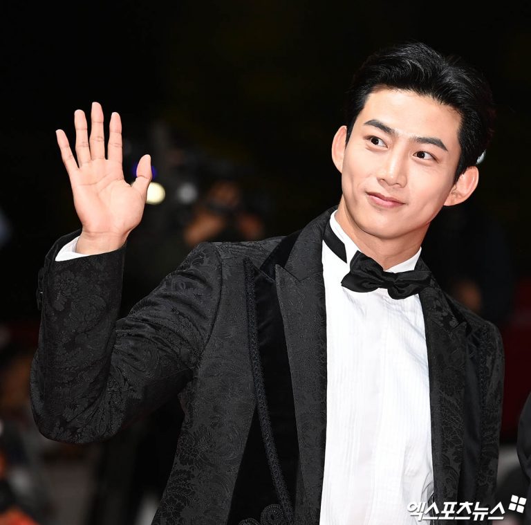 Stars Light Up The Red Carpet At 2022 Busan International Film Festival ...