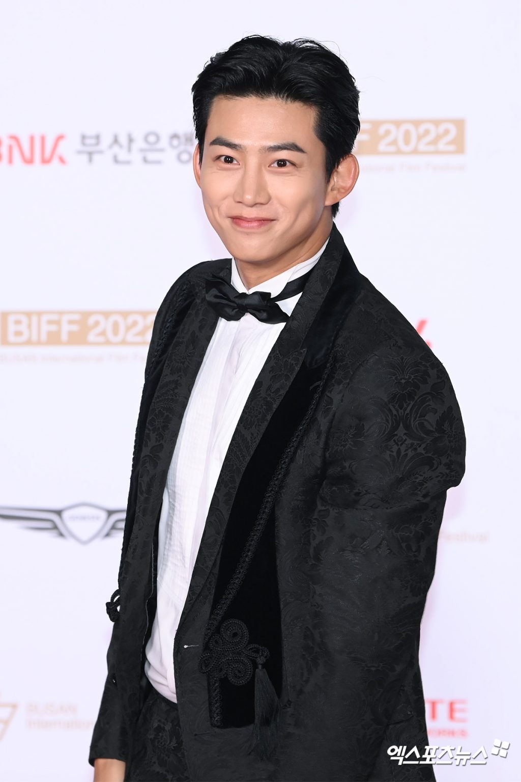 Stars Light Up The Red Carpet At 2022 Busan International Film Festival ...