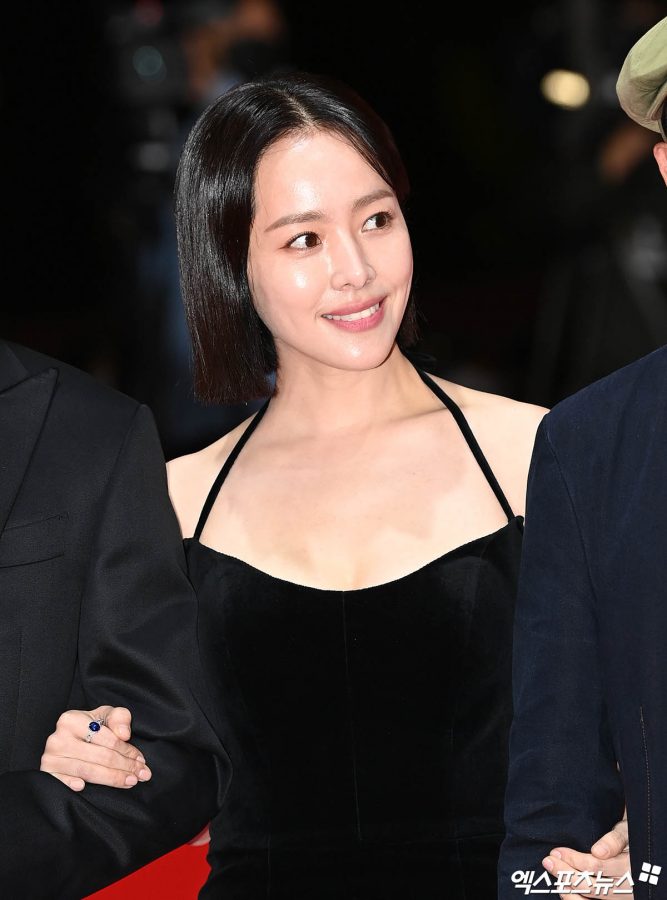 Stars Mild Up The Crimson Carpet At 2022 Busan Worldwide Movie ...