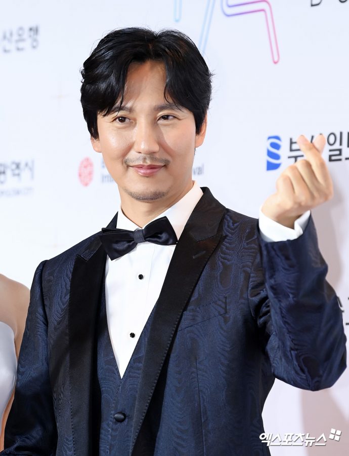 Stars Shine On The Red Carpet At The 2022 Buil Film Awards | Soompi