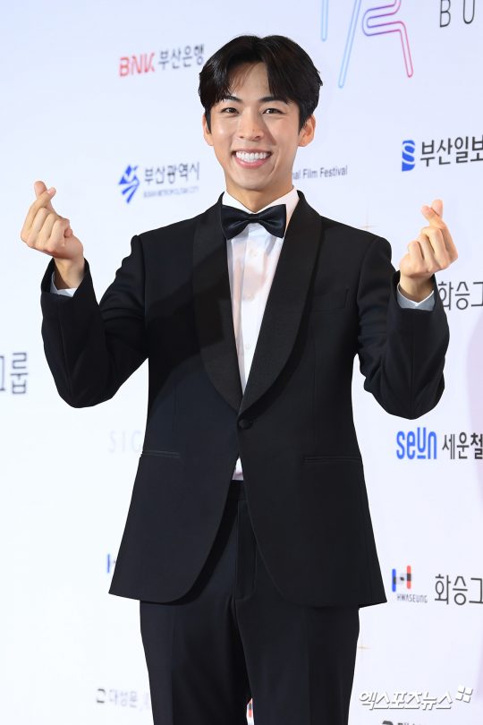Stars Shine On The Red Carpet At The 2022 Buil Film Awards | Soompi