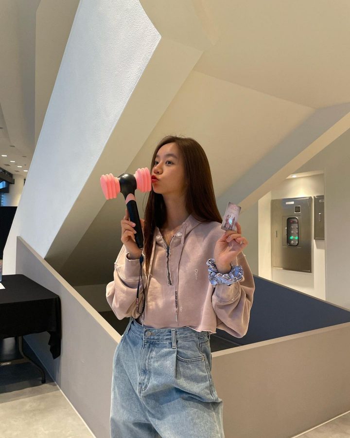 BLACKPINK Poses For Photos With Girl’s Day’s Hyeri, (G)I-DLE’s Minnie, WJSN’s Bona, WINNER’s Lee ...