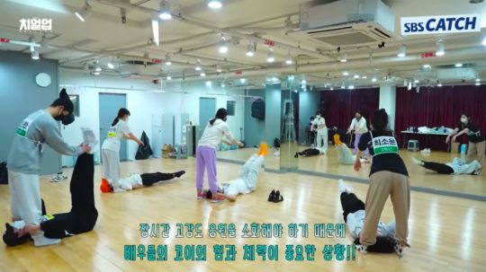 Watch: "Cheer Up" Cast Keep Their Energy High During Fun And Intense Dance Practice | Soompi