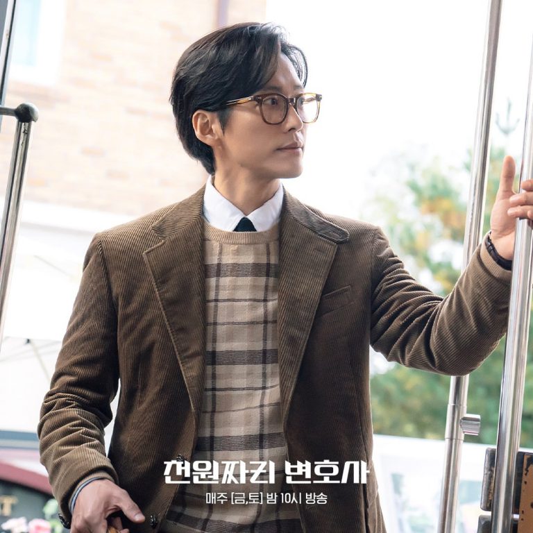 Namgoong Min Does As The Parisians Do In "One Dollar Lawyer" | Soompi