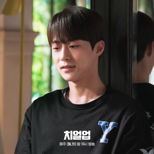 Bae In Hyuk Sweetly Admires Han Ji Hyun At A Distance In "Cheer Up ...