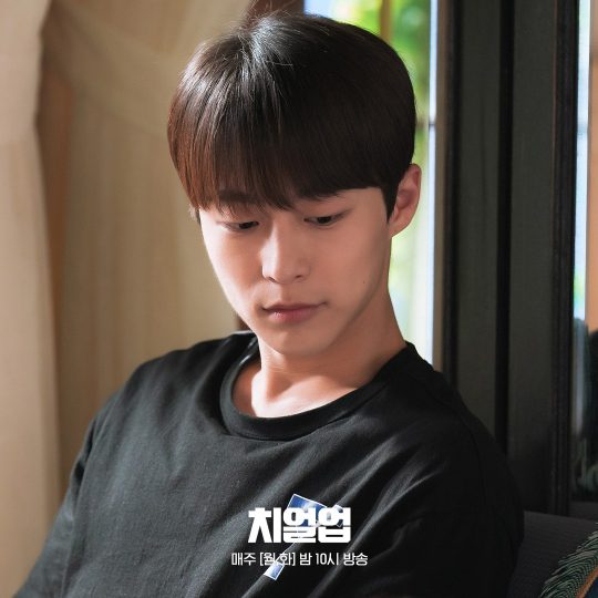Bae In Hyuk Sweetly Admires Han Ji Hyun At A Distance In "Cheer Up ...