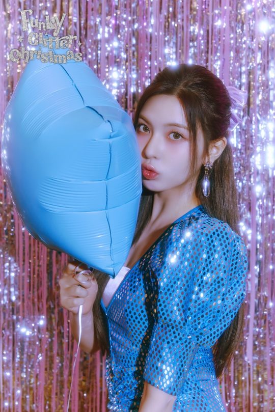 Update: NMIXX Gets Ready For The Holidays In Magical MV Teaser For "Funky Glitter Christmas ...