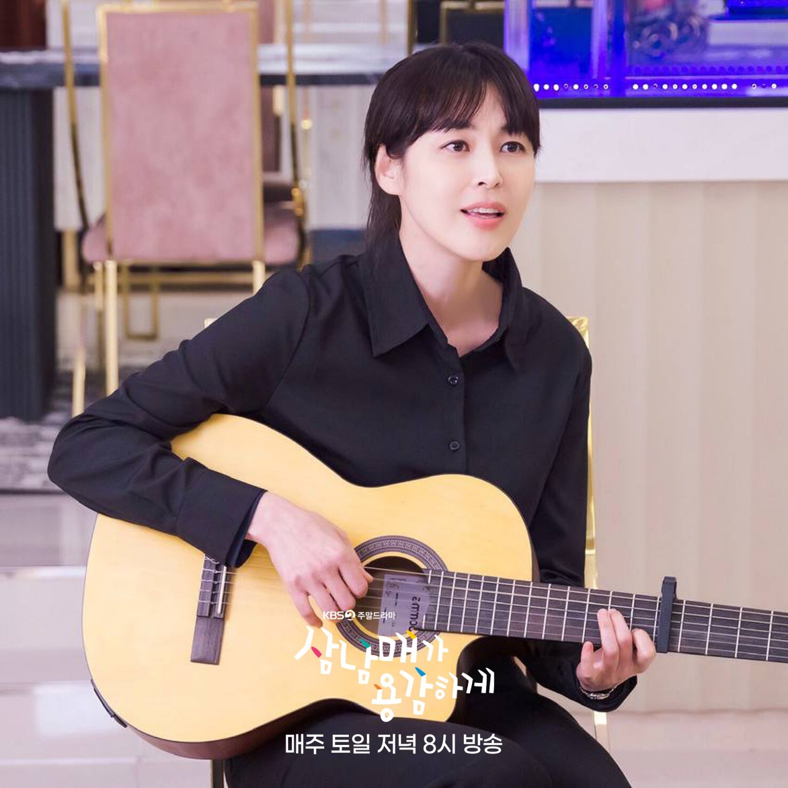 Lee Ha Na Tries To Win Over Im Joo Hwan's Family By Serenading Them In ...