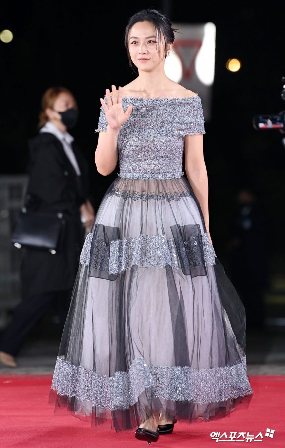 Stars Decorate The Red Carpet With Their Radiance At The 43rd Blue ...