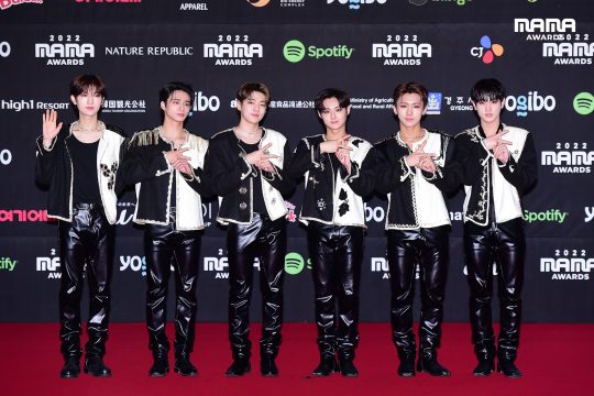 Stars Take On The Red Carpet At The 2022 MAMA Awards (Day 1) | Soompi