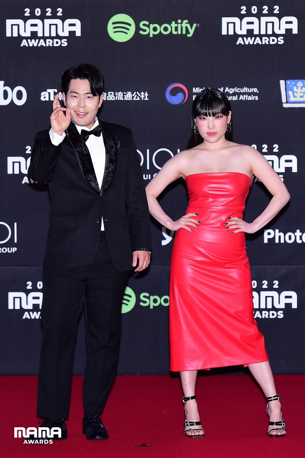 More Stars Rock The Red Carpet At The 2022 MAMA Awards (Day 2) | Soompi