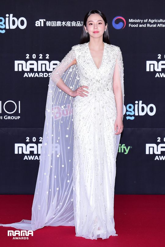 More Stars Rock The Red Carpet At The 2022 MAMA Awards (Day 2) | Soompi