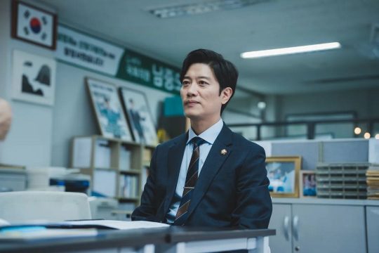 Park Hee Soon Is A Hard-Working Politician And Loving Husband In New ...