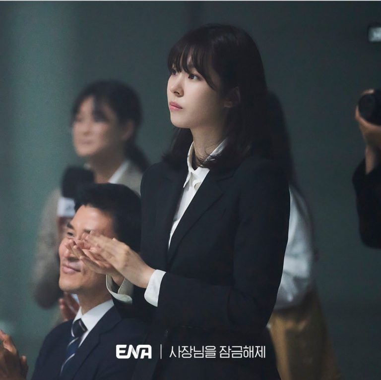 Seo Eun Soo Is Park Sung Woong's Loyal, Robotic, And Strictly Professional Secretary In "Unlock ...