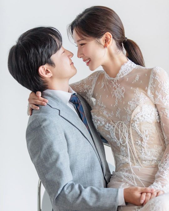 "True Beauty" Webtoon Author Gets Married + Shares Gorgeous Wedding ...
