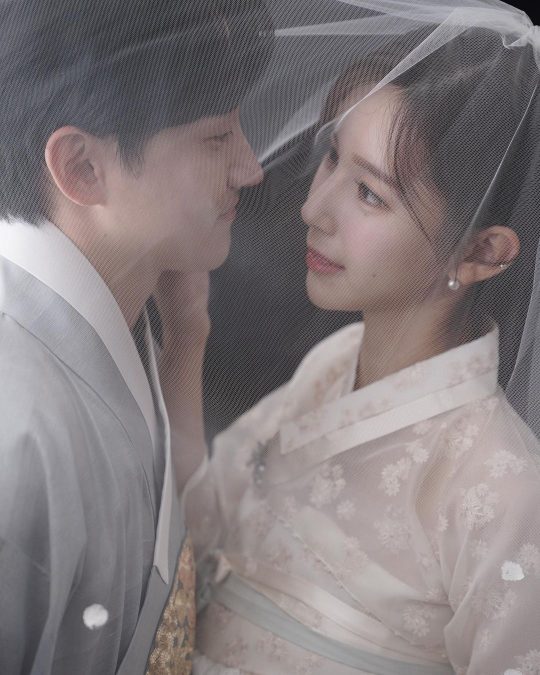 "True Beauty" Webtoon Author Gets Married + Shares Gorgeous Wedding ...