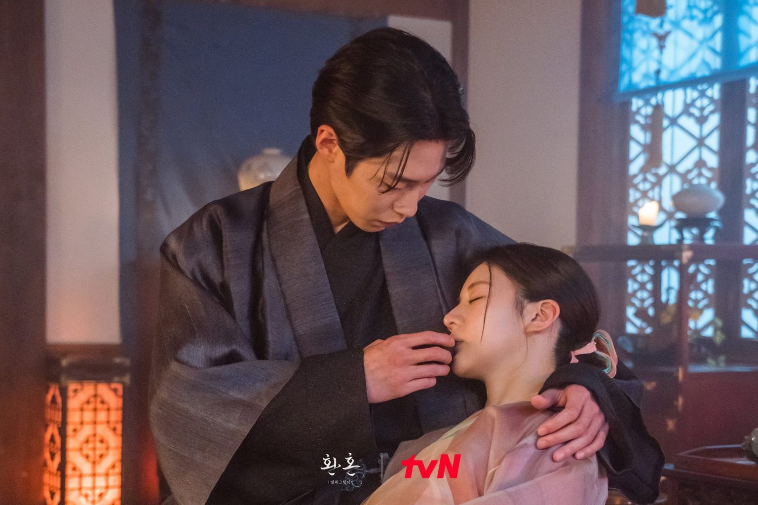 Lee Jae Wook Tenderly Takes Care Of An Unconscious Go Yoon Jung In "Alchemy Of Souls Part 2 ...