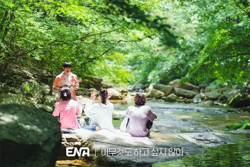 Im Siwan And Seolhyun Open Up To One Another During Their Getaway In “Summer Strike” | Soompi