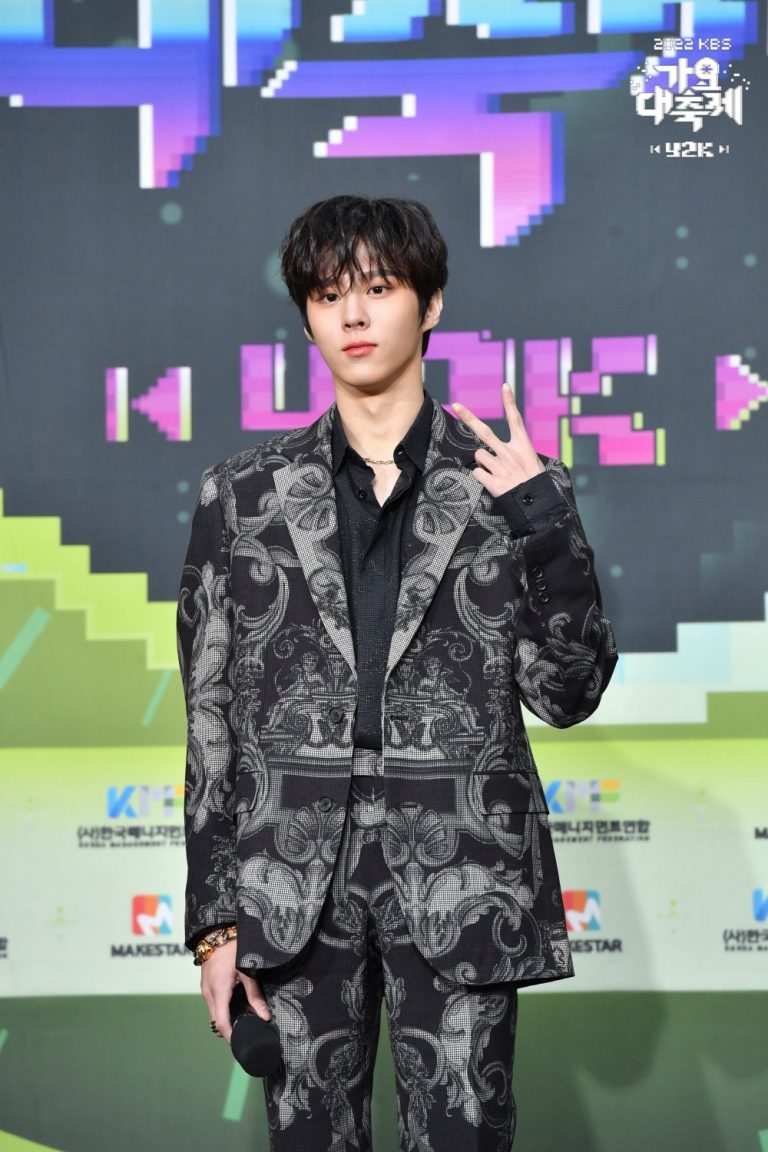 Stars Shine On The Red Carpet At The 2022 KBS Song Festival | Soompi