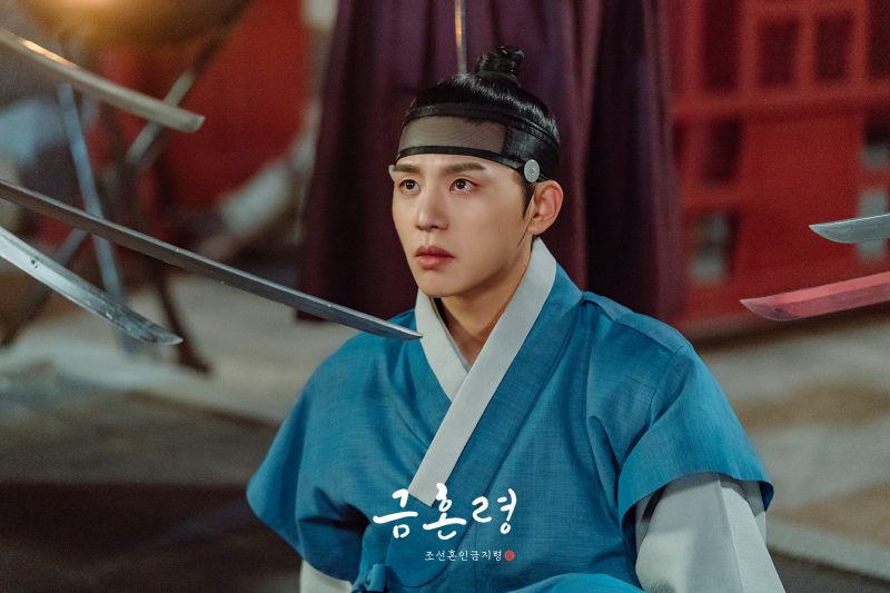 Kim Young Dae Draws His Sword Against Kim Woo Seok Out Of Rage In The