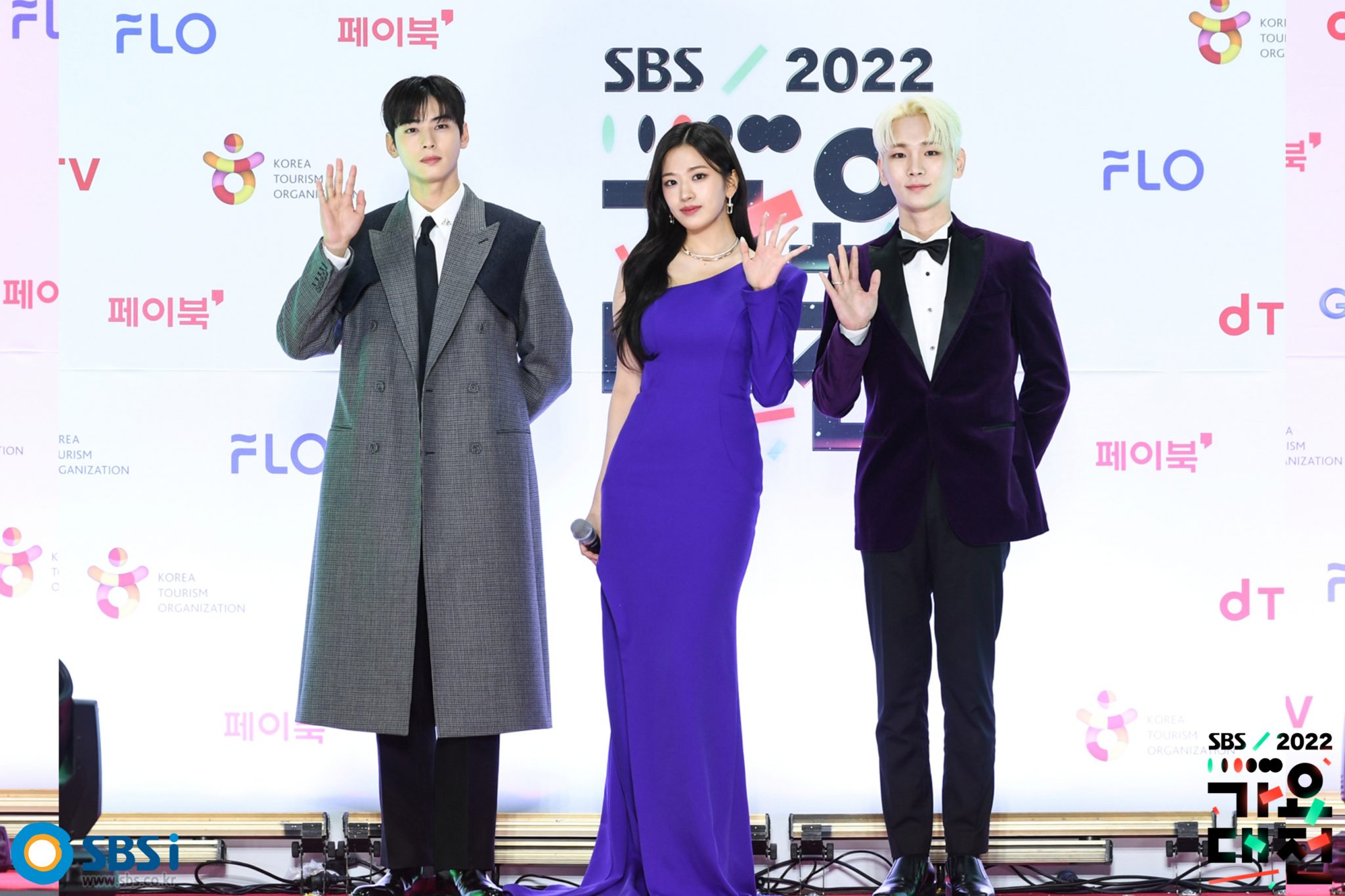 Stars Light Up The Red Carpet At 2022 SBS Gayo Daejeon | Soompi