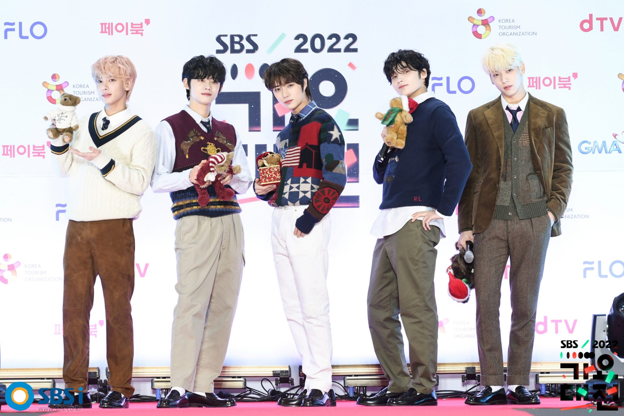 Stars Light Up The Red Carpet At 2022 SBS Gayo Daejeon