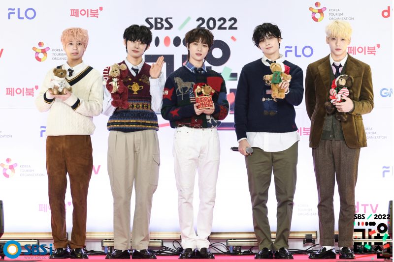 Stars Light Up The Red Carpet At 2022 SBS Gayo Daejeon | Soompi