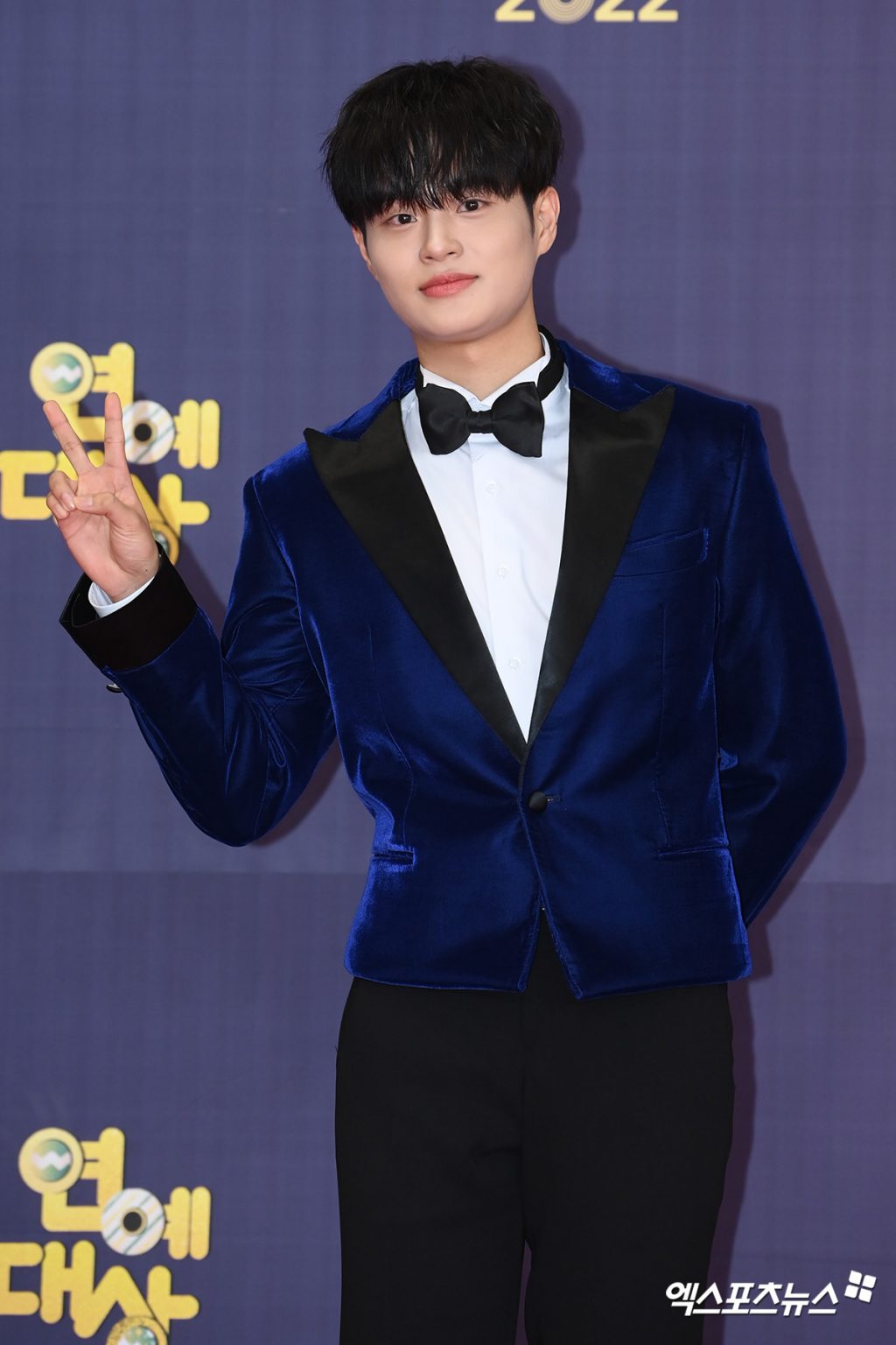 Stars Dazzle On The Red Carpet At The 2022 KBS Entertainment Awards ...