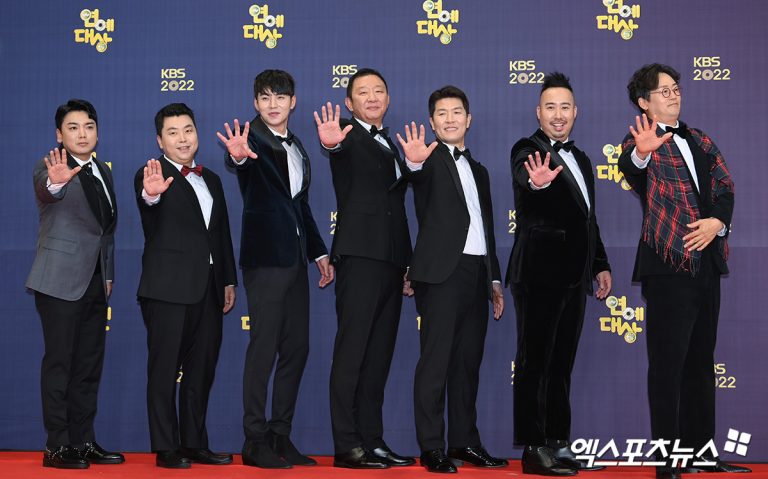 Stars Dazzle On The Red Carpet At The 2022 KBS Entertainment Awards ...