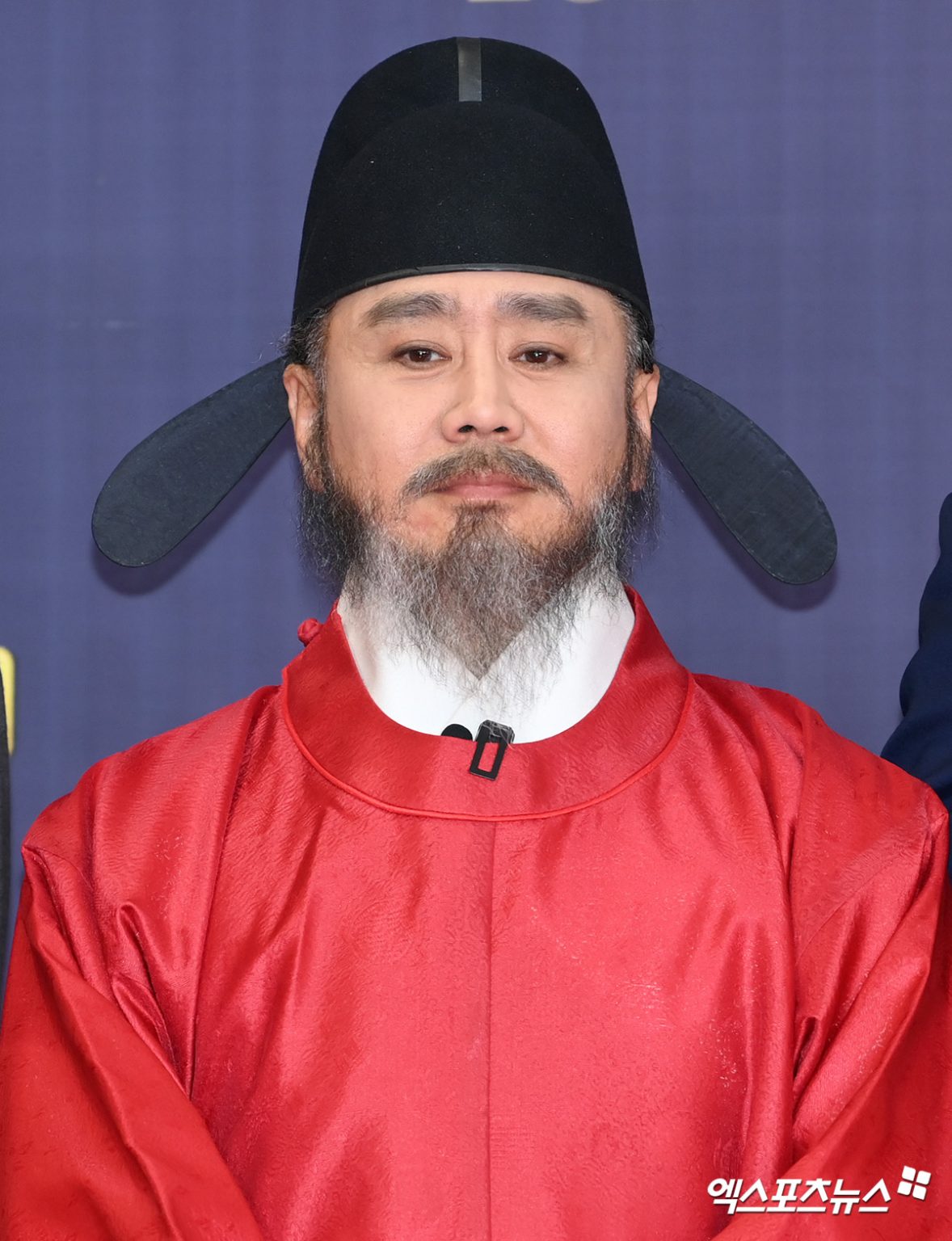 Stars Dazzle On The Red Carpet At The 2022 KBS Entertainment Awards ...