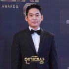 Stars Rock The Red Carpet At The 2022 MBC Drama Awards | Soompi