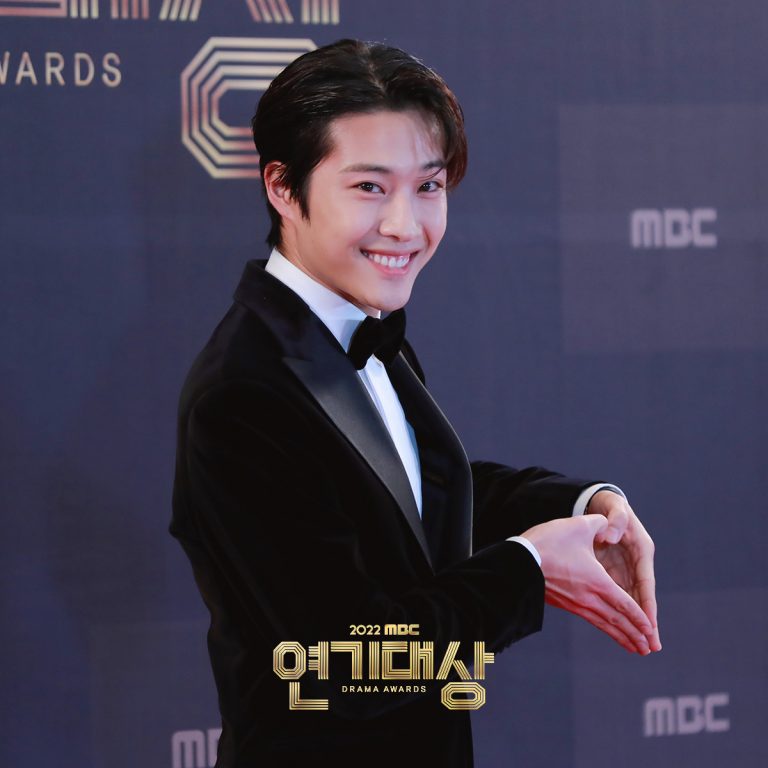 Stars Rock The Red Carpet At The 2022 MBC Drama Awards | Soompi